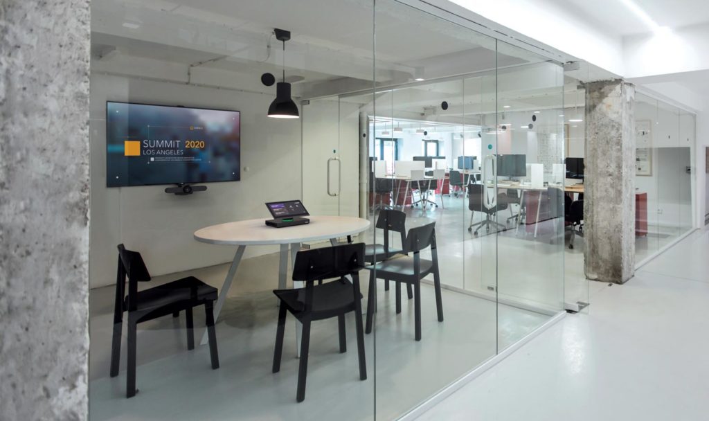 Huddle Space with Logitech Meetup - Projectus